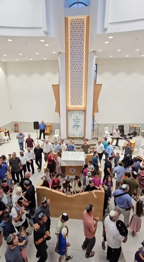 Aron Hakodesh (Holy Ark) Ascends to the Heavens - ריהוט לבית כנסת ...